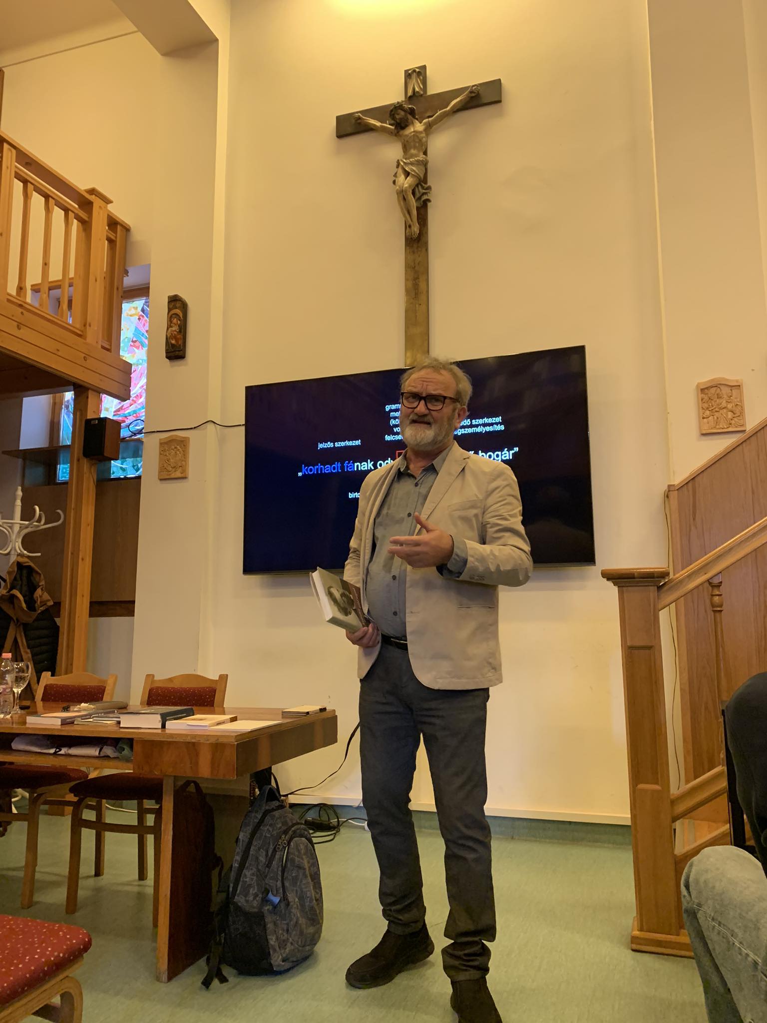 Rendhagyó irodalomóra Dr. Fűzfa Balázs irodalomtörténésszel - Zafféry ...